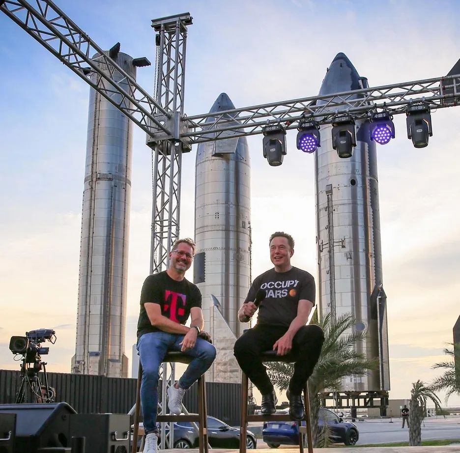 俺看了T-MOBILE针对这个的介绍，在手机信号塔覆盖不到的地方，只能发短信，这功能，聊胜于无吧，估计发完一条信息，电池就没电了 ...